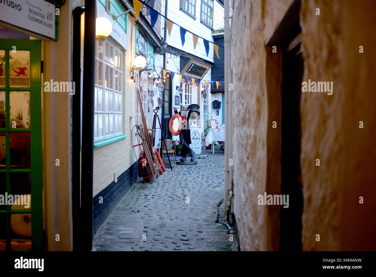 Cornwall uk shops hi-res stock photography and images - Alamy