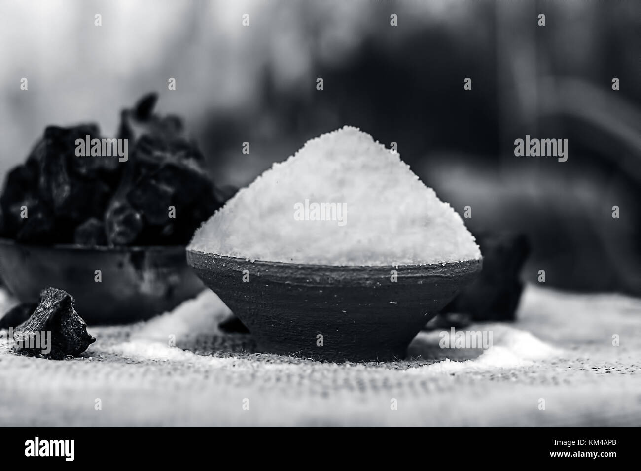 Sodium chloride,Salt in a clay bowl with coal Stock Photo - Alamy