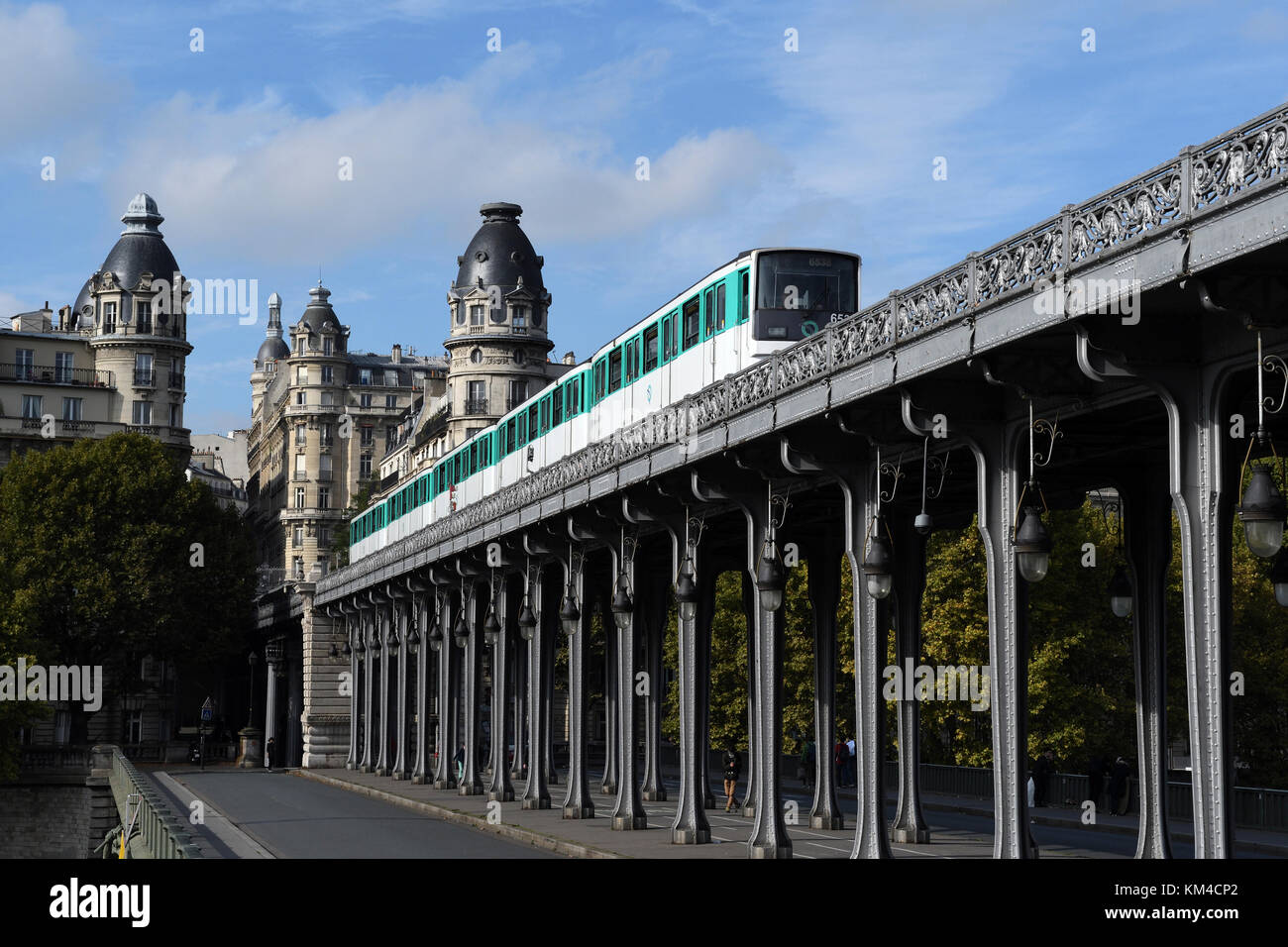 Line 6 paris metro hi-res stock photography and images - Alamy