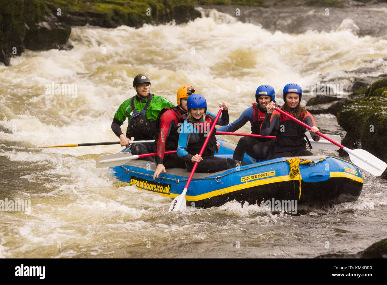 Team building activity hi-res stock photography and images - Alamy