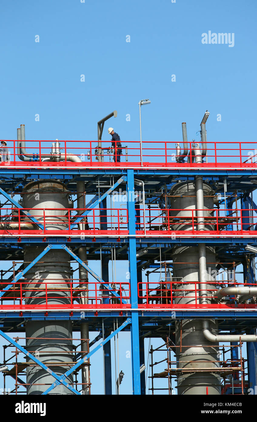 Refinery construction hi-res stock photography and images - Alamy