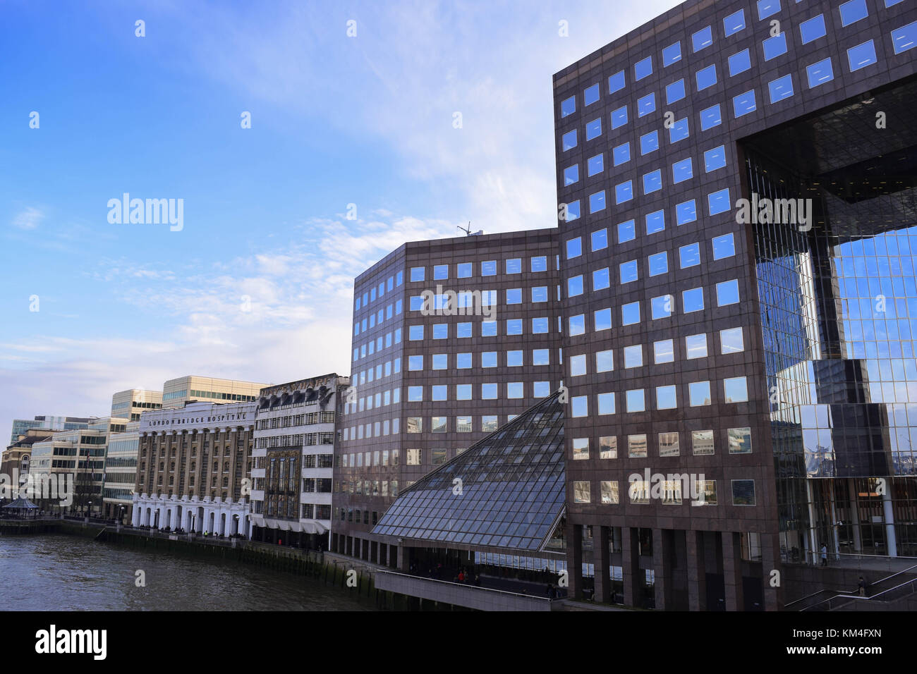 Thames buildings hi-res stock photography and images - Alamy