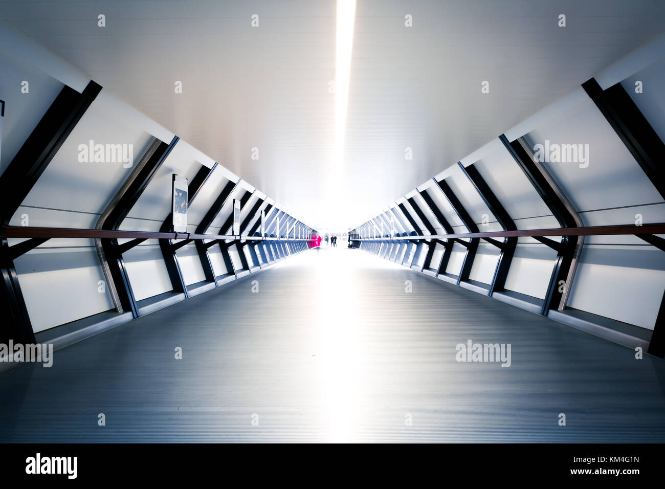 One Canada Square Tunnel Stock Photo - Alamy