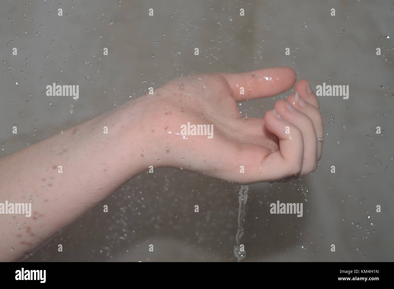 Shower running water hi-res stock photography and images - Alamy
