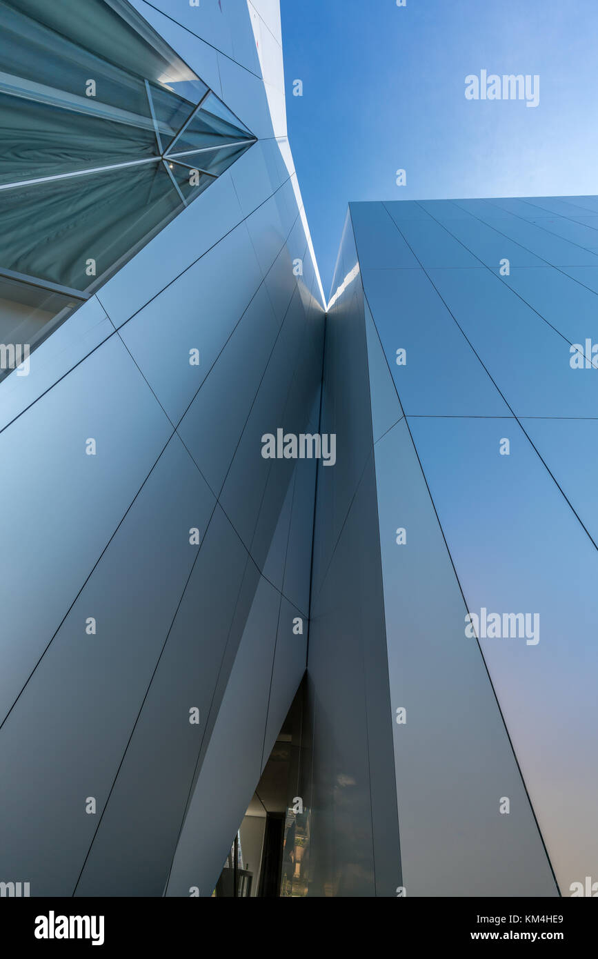 Sumida Hokusai Museum (Sumida Hokusai Bijutsukan). Modern building ...