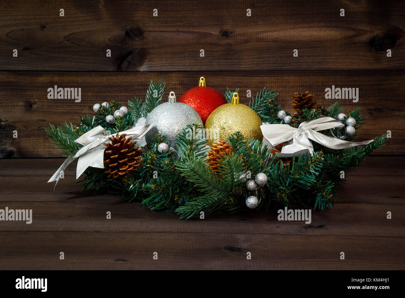 Silver christmas ribbons bow hi-res stock photography and images - Alamy