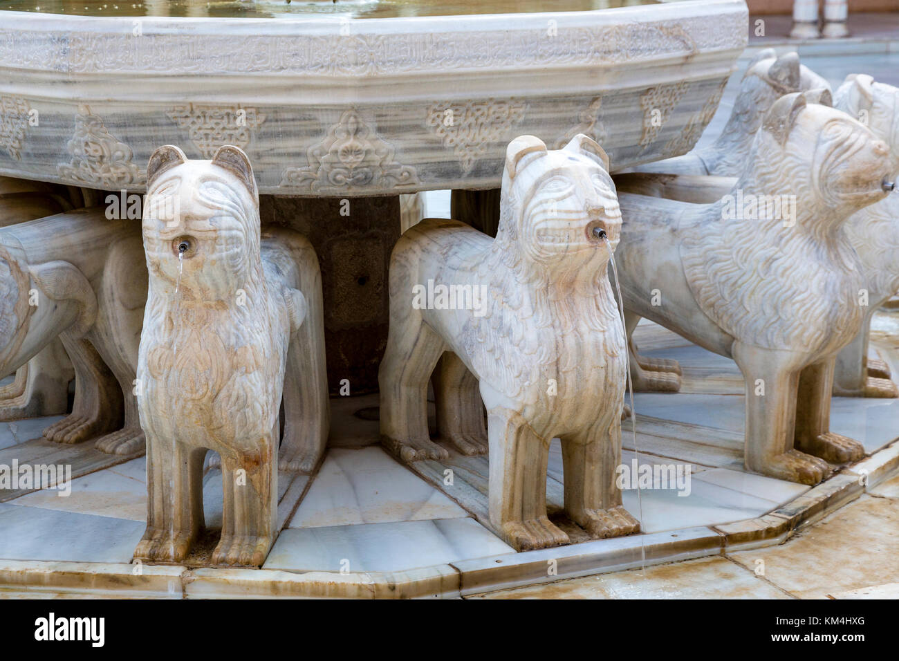 Los Leonos, the lions statues, Courtyard of the lions the Alhambrah ...