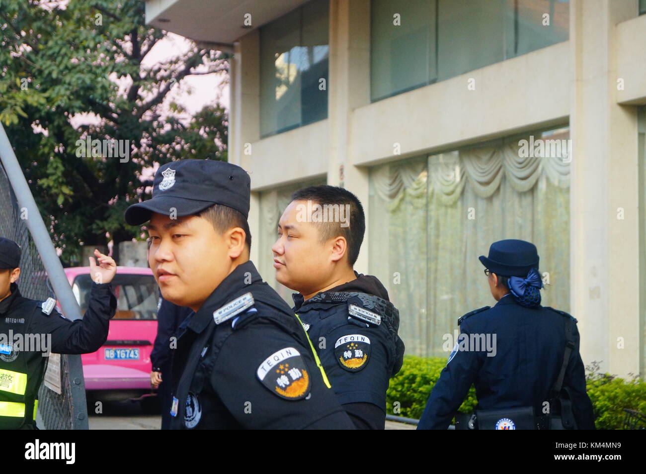 The security work at the marathon scene, the police and the security ...