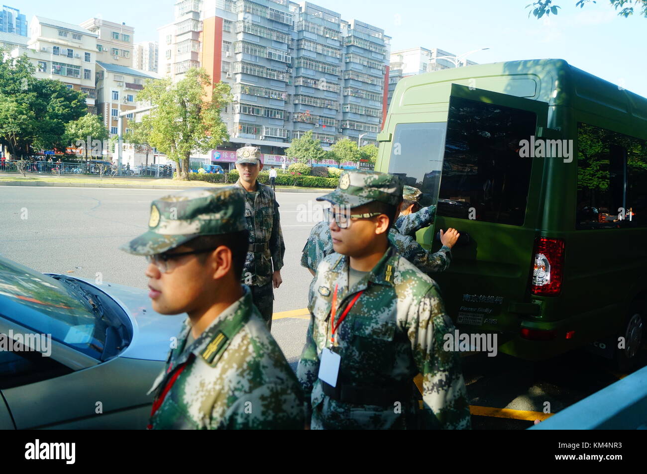 The security work at the marathon scene, the police and the security ...
