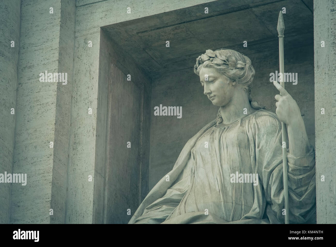 statue of the Salubrity in the Trevi Fountain. Rome Stock Photo - Alamy