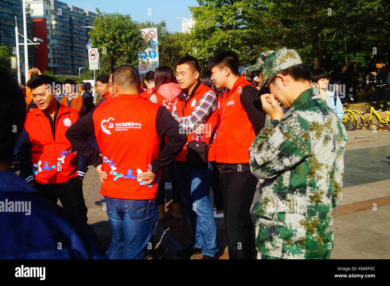 The security work at the marathon scene, the police and the security ...
