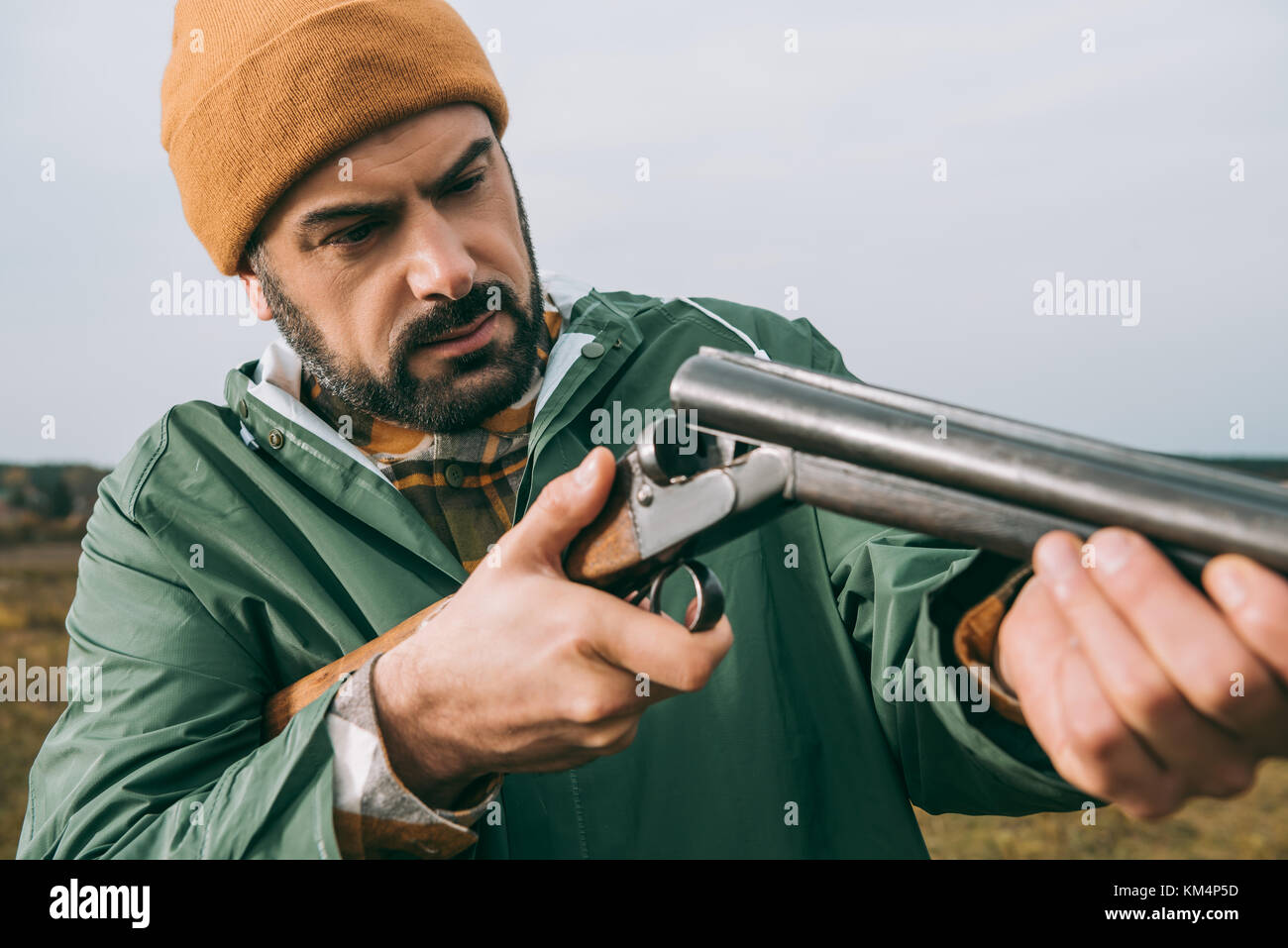 hunter loading gun Stock Photo - Alamy