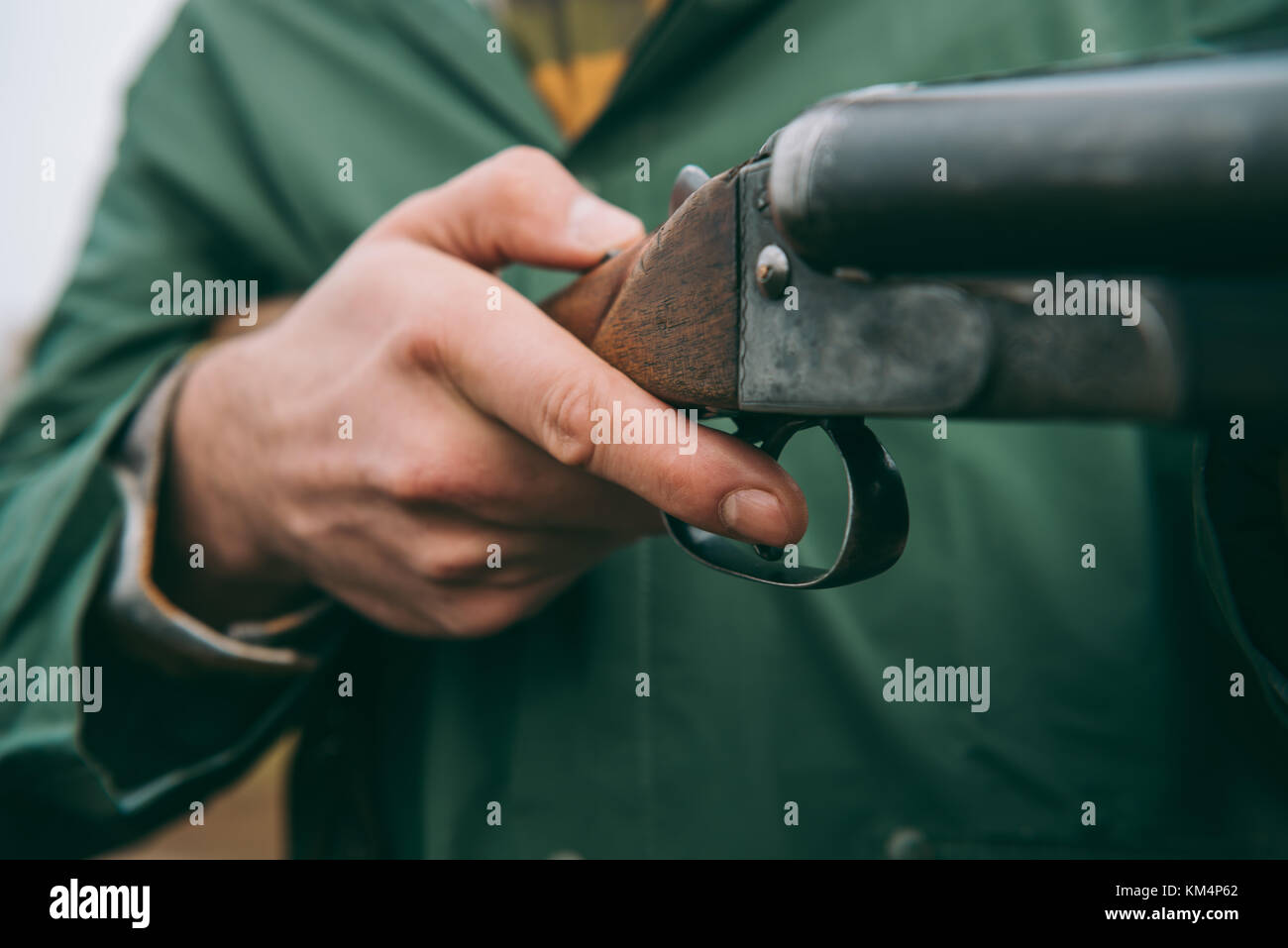 hunter loading gun Stock Photo - Alamy