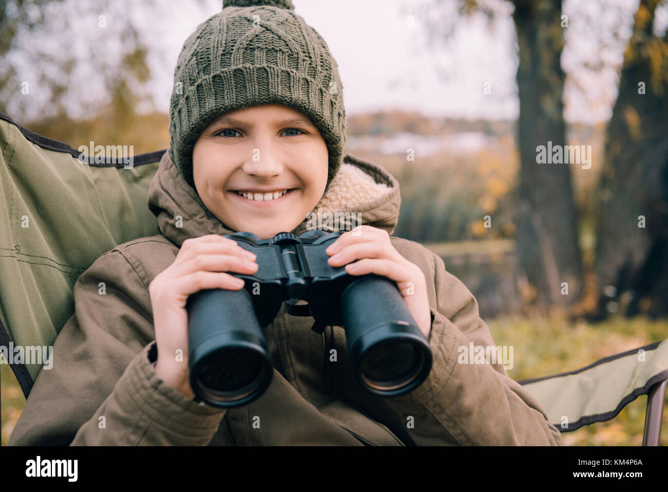 kid looking at camera and holding binoculars Stock Photo - Alamy