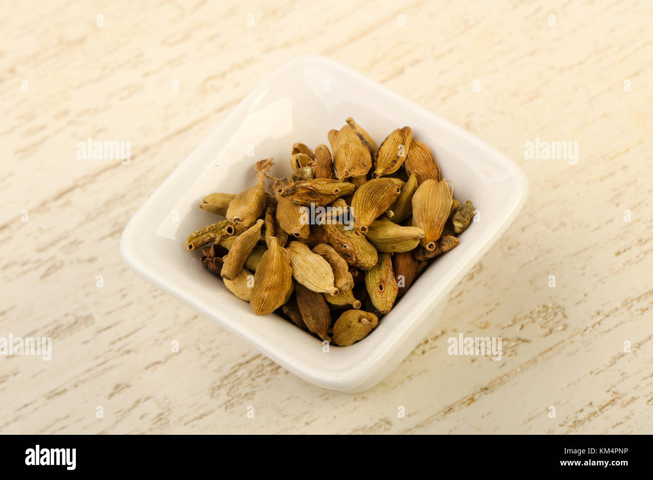 Dry cardamom seeds heap in the bowl Stock Photo - Alamy