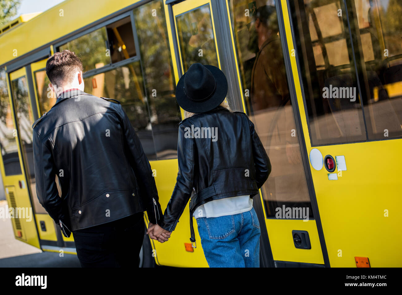 People Entering Bus Stock Photos & People Entering Bus Stock Images - Alamy
