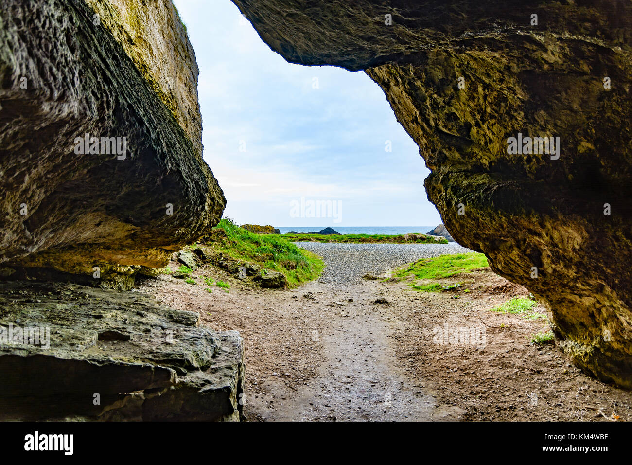 Cave exit hi-res stock photography and images - Alamy