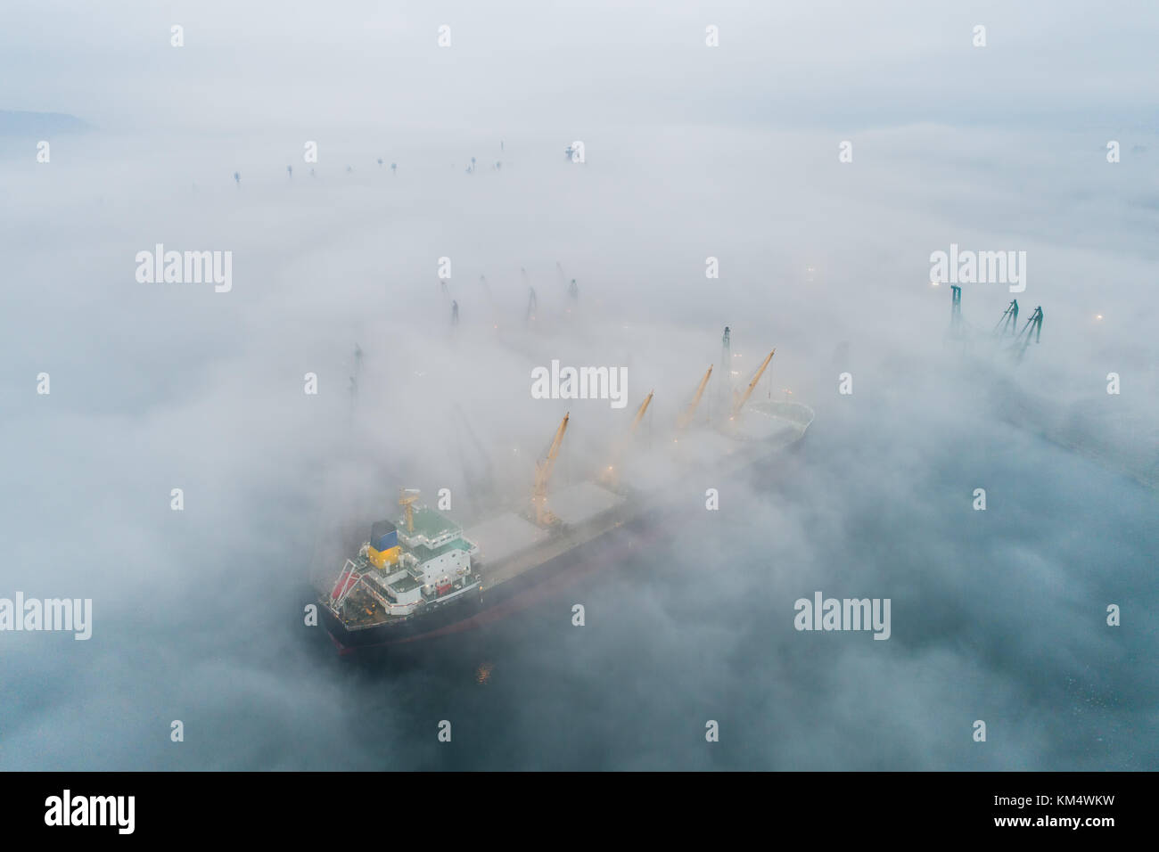 Heavy cargo ship hi-res stock photography and images - Alamy