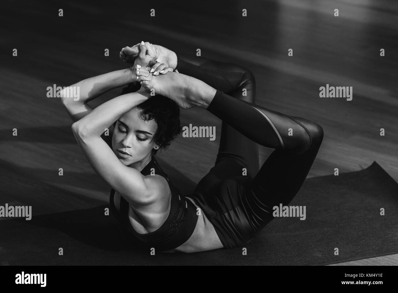 Floor bow pose hi-res stock photography and images - Alamy