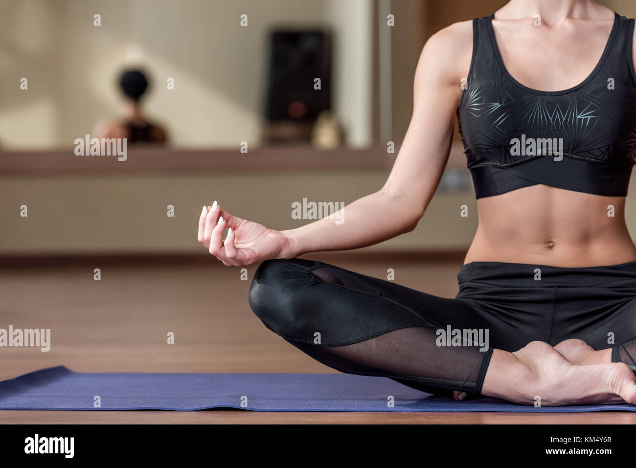 Reflection pose hi-res stock photography and images - Alamy