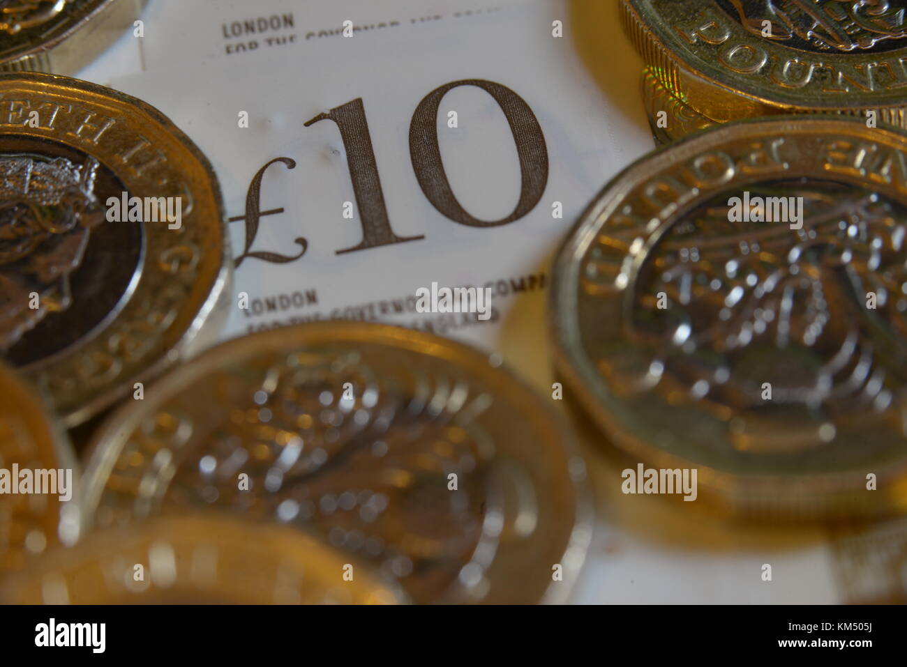 United Kingdom sterling currency notes and coins Stock Photo - Alamy