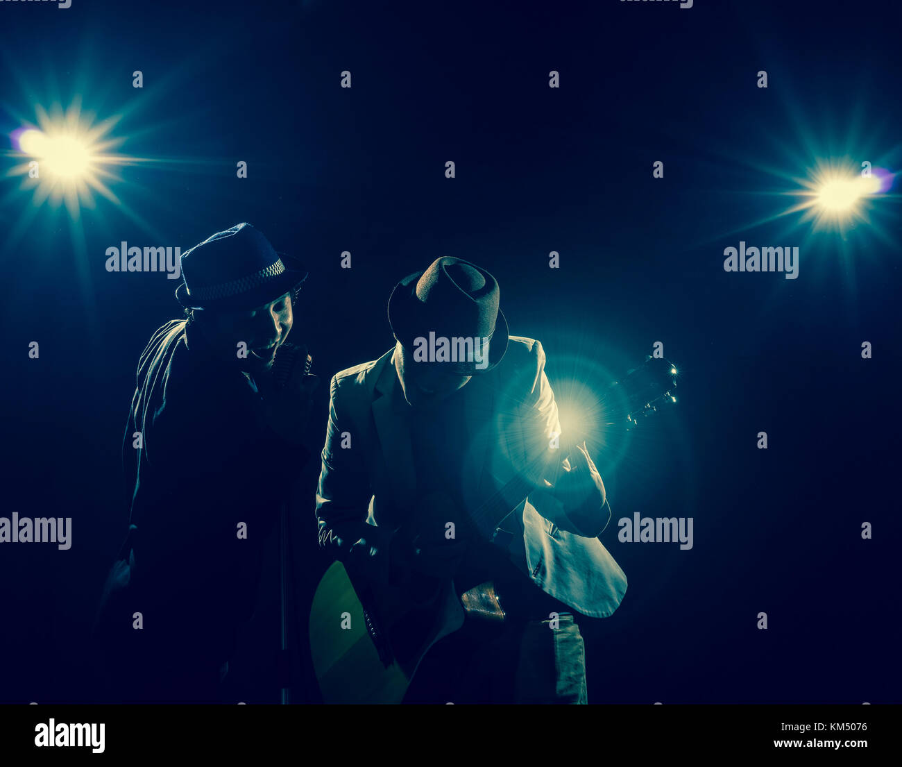 Duo silhouette hi-res stock photography and images - Alamy