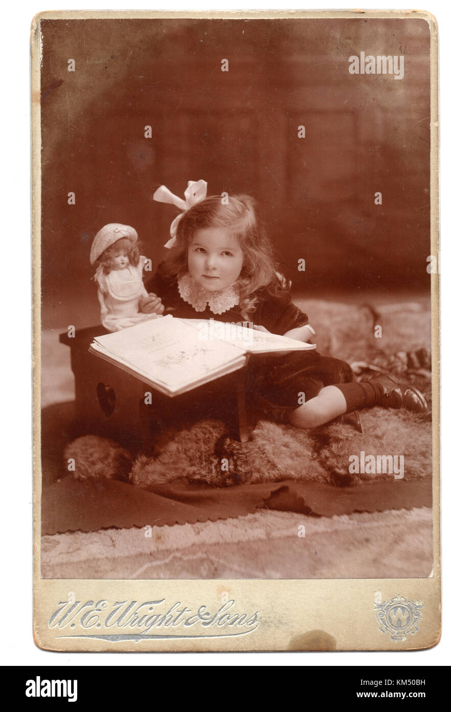 Beryl Edith Alice Johnson, age 4, 1914: studio portrait Stock Photo - Alamy