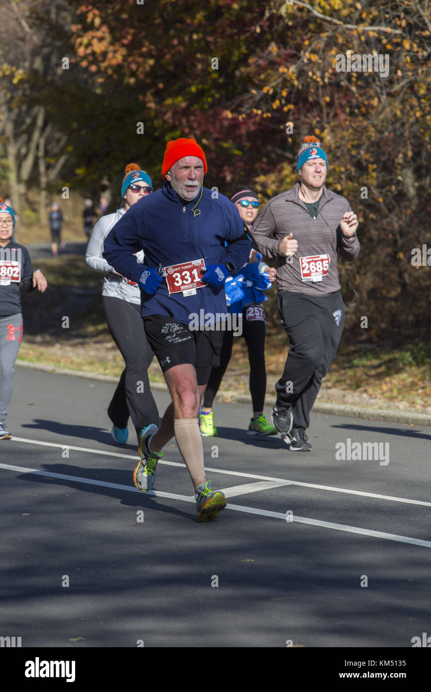 Runners in Prospect Park at the popular annual Thanksgiving morning ...