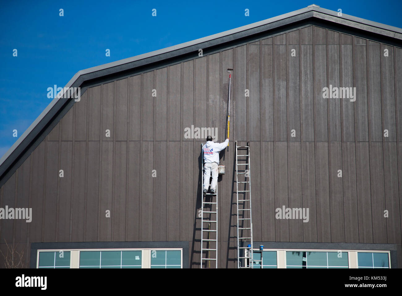Worker painting hi-res stock photography and images - Alamy