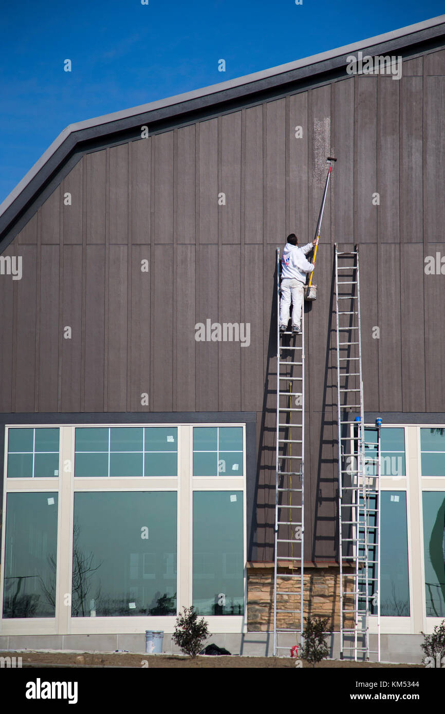 Worker painting hi-res stock photography and images - Alamy