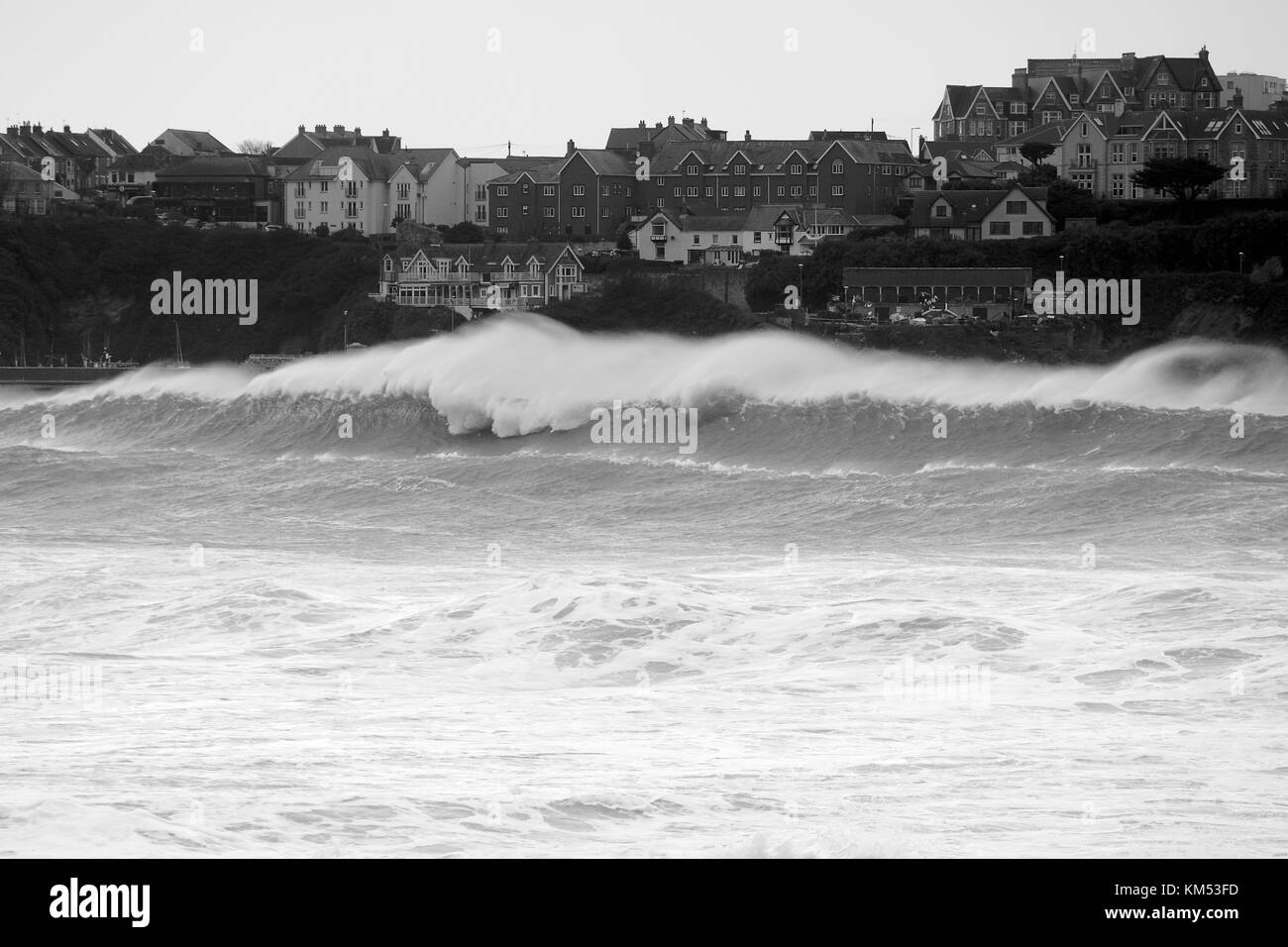 Rough Sea Newquay Black and White Stock Photos & Images - Alamy