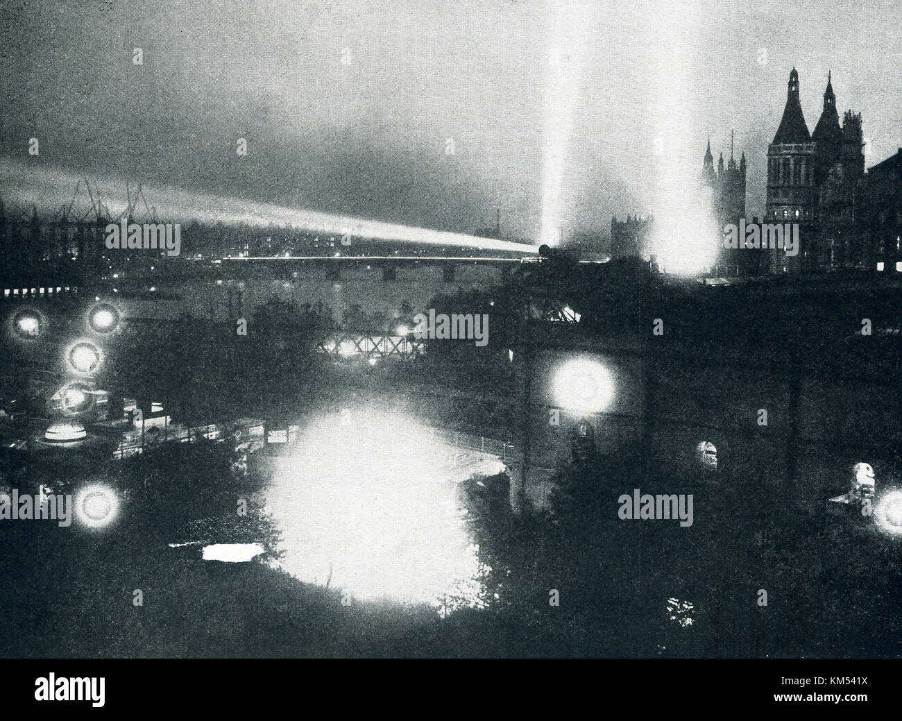 World war searchlight hi-res stock photography and images - Alamy