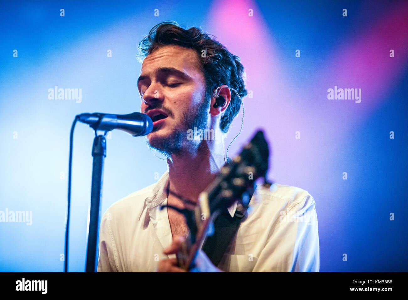 Editors vocalist hi-res stock photography and images - Alamy