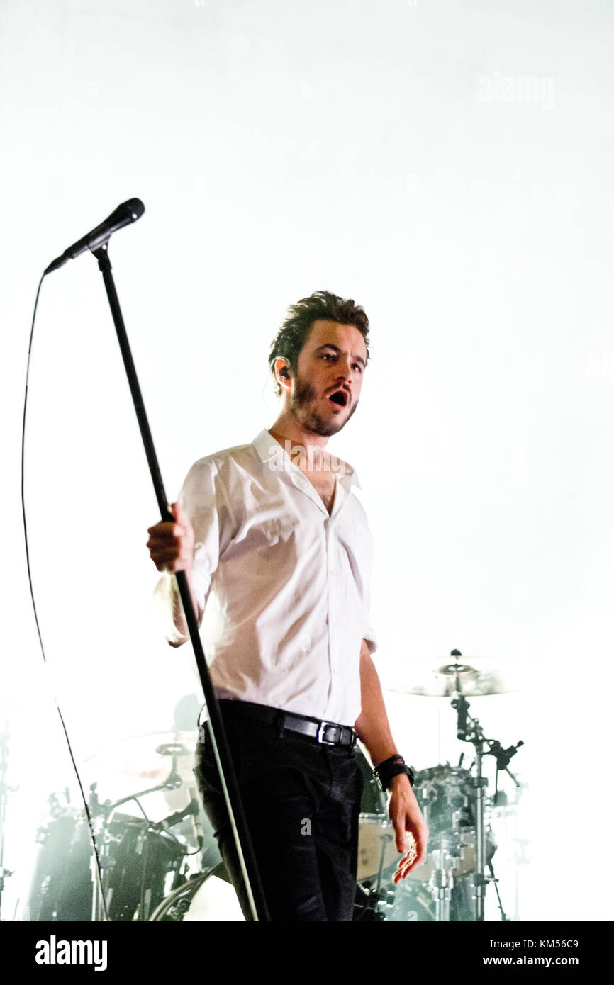 Editors vocalist hi-res stock photography and images - Alamy
