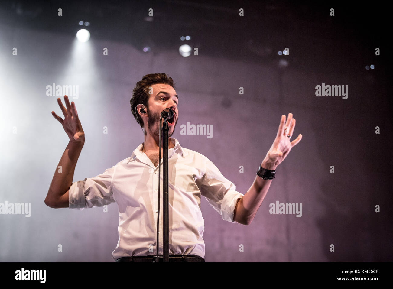 Editors vocalist hi-res stock photography and images - Alamy