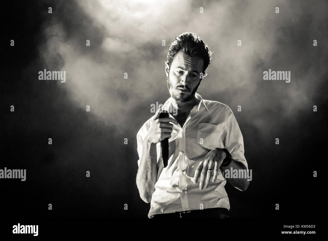 Editors vocalist hi-res stock photography and images - Alamy