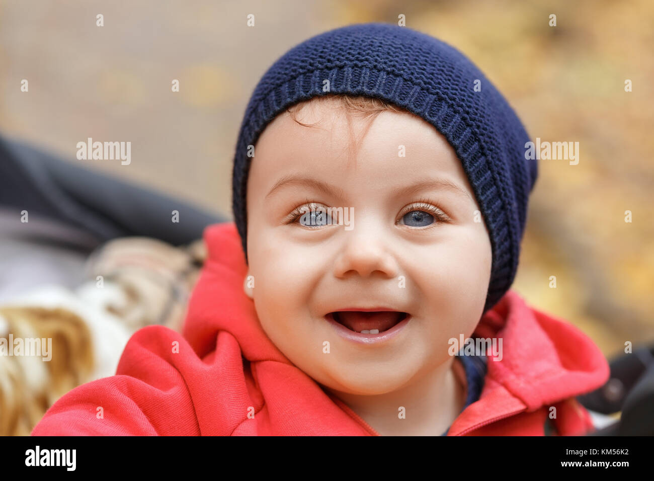 portrait of smiling little girl Stock Photo - Alamy portrait of smiling little girl Stock Photo - Alamy