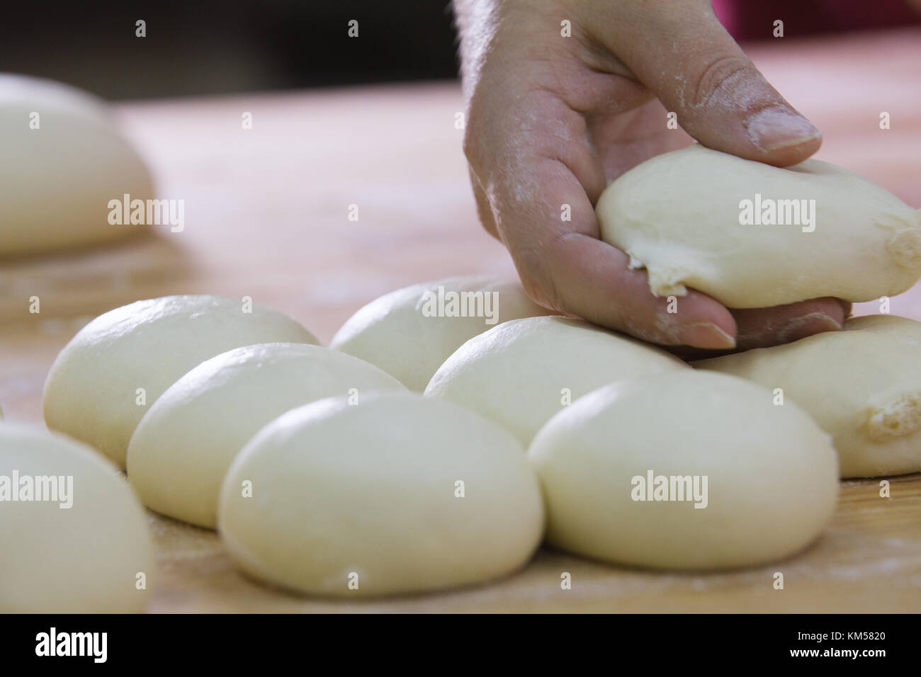 Scones on a tray hi-res stock photography and images - Alamy