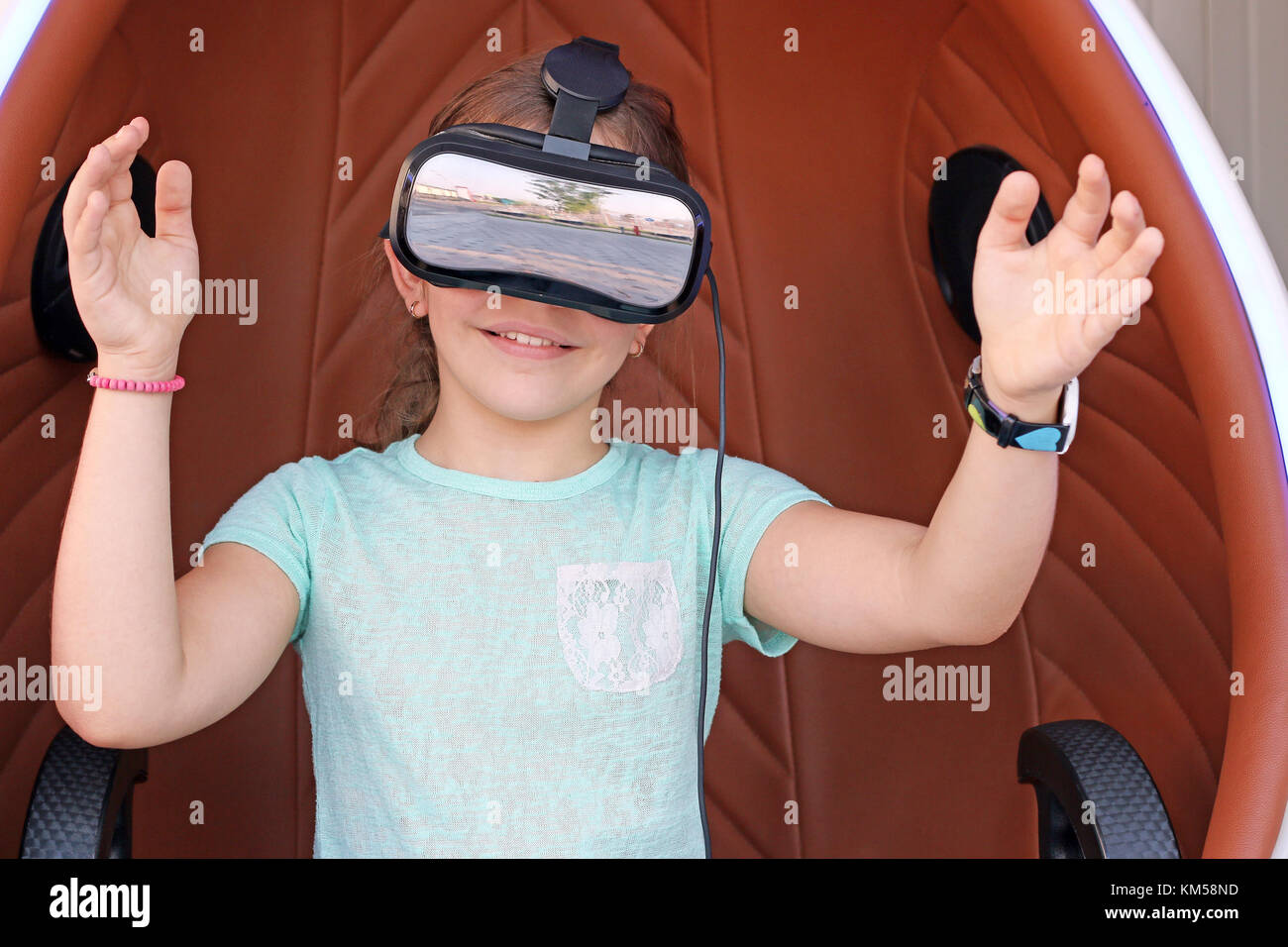 little girl with virtual reality headset Stock Photo - Alamy