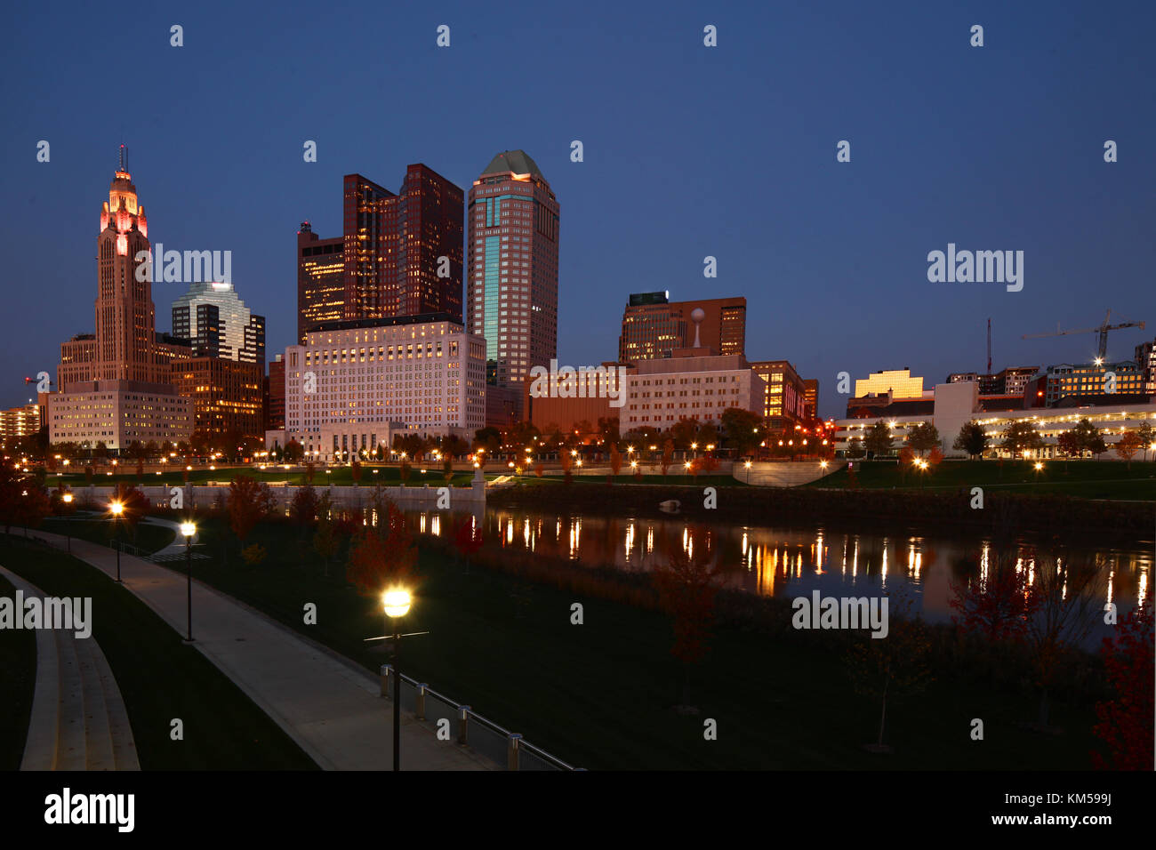 The Columbus, Ohio skyline at night Stock Photo - Alamy