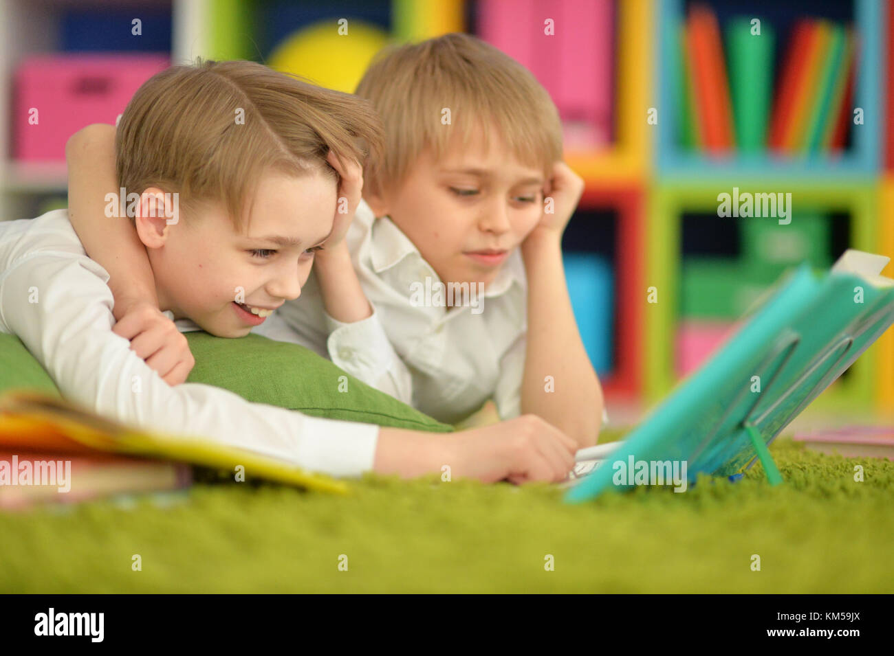 Two boys reading Stock Photo - Alamy