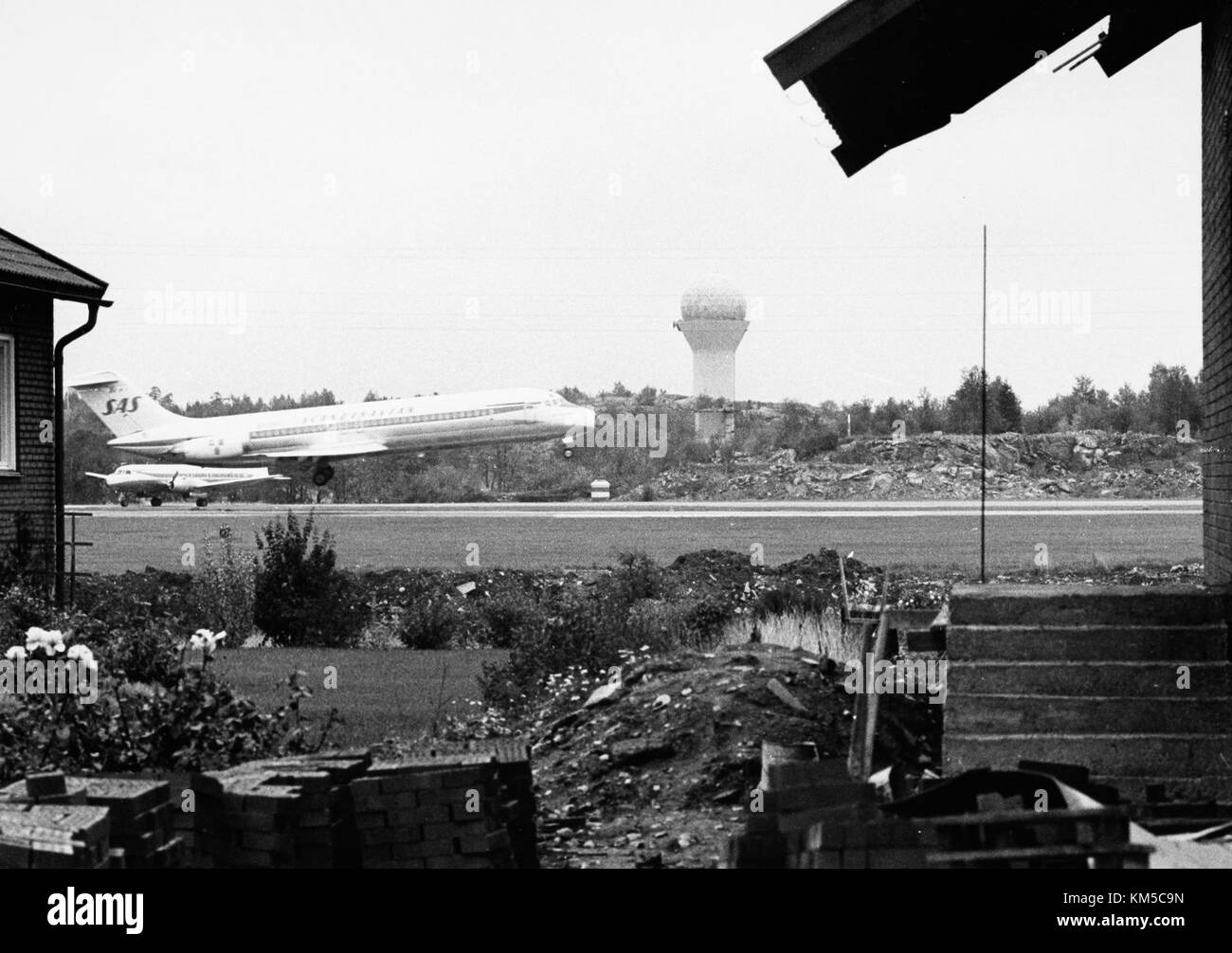 Old dc 9 aircraft hi-res stock photography and images - Alamy