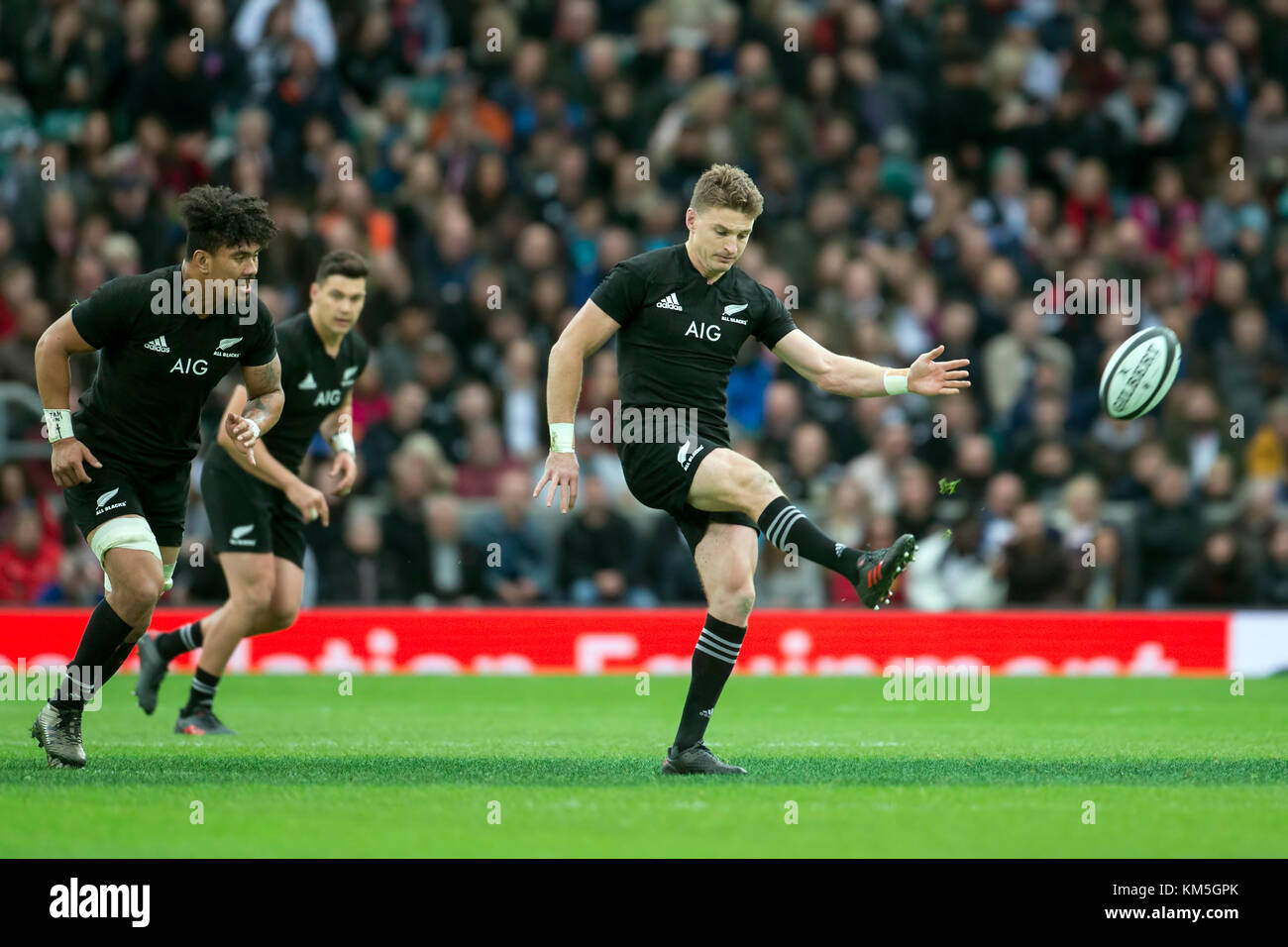 London, UK. 04th Nov, 2017. New Zealand's Beauden Barrett (All Blacks ...