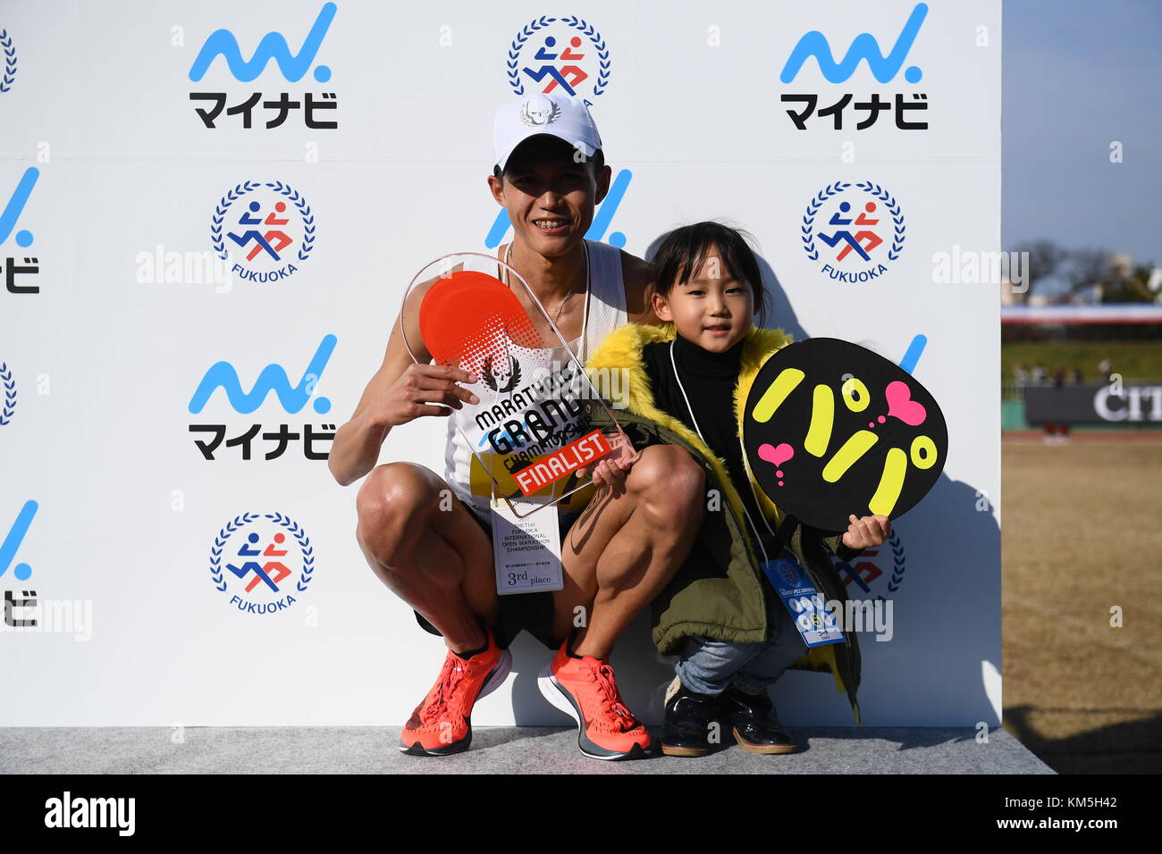 Fukuoka, Japan. 03rd Dec, 2017. Suguru Osako (JPN) poses with son after ...