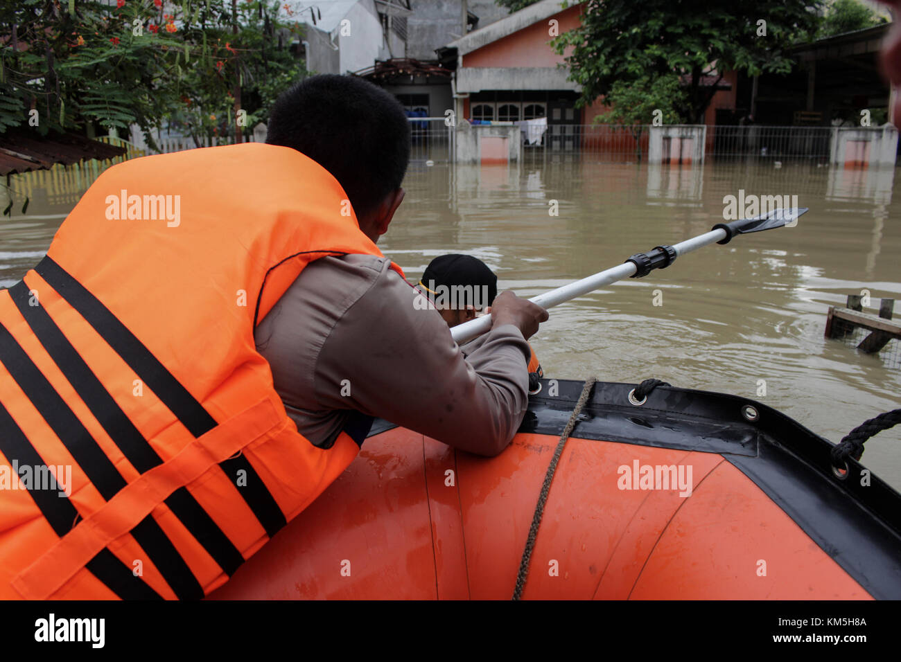 Flooding caused evacuation residents hi-res stock photography and ...