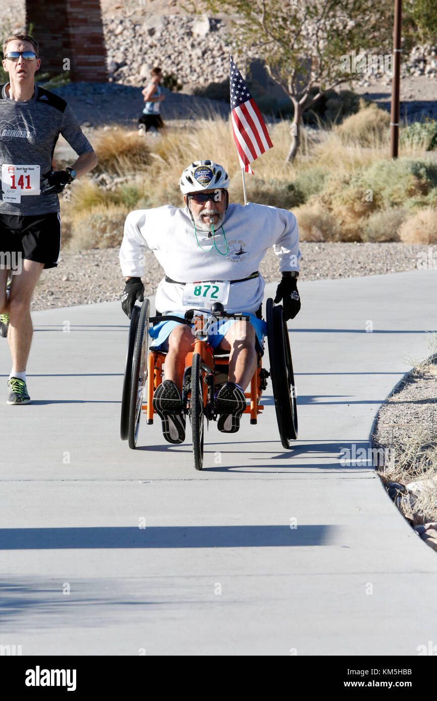 Laughman, Nevada, USA. 2nd Dec, 2017. Runner at water station. 2017 Run ...