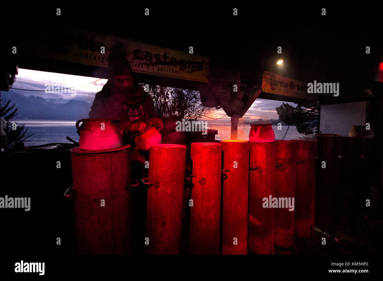 Montreux, Switzerland. 4th Dec, 2017. An old school chestnut stand with ...
