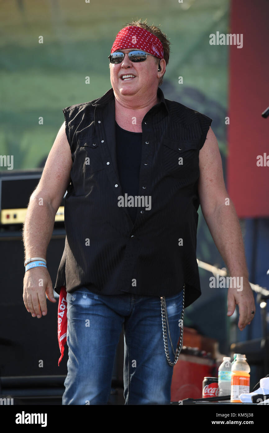 Fort Lauderdale Beach, FL, USA. 03rd Dec, 2017. Mike Reno of Loverboy ...