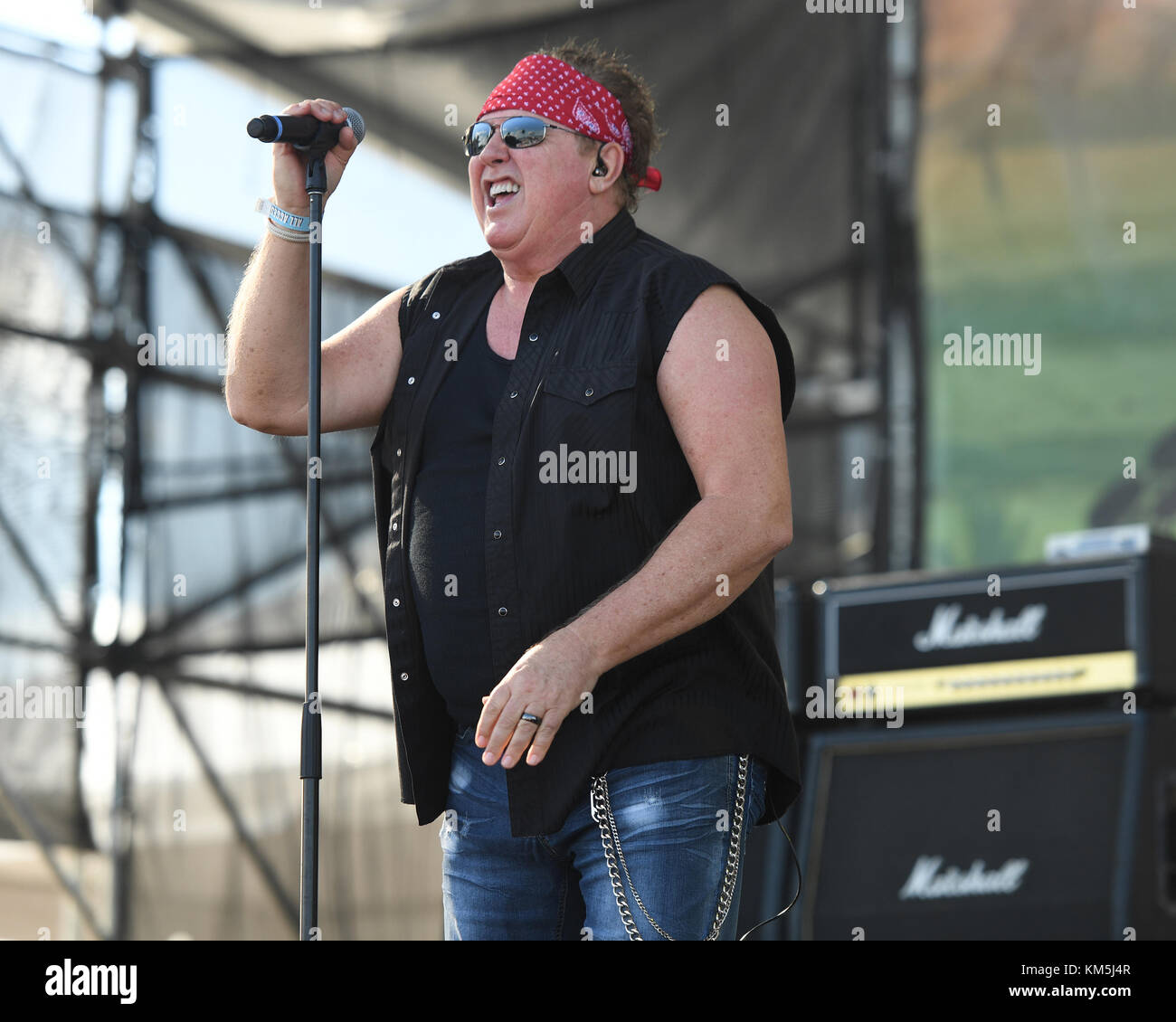 Fort Lauderdale Beach, FL, USA. 03rd Dec, 2017. Mike Reno of Loverboy ...