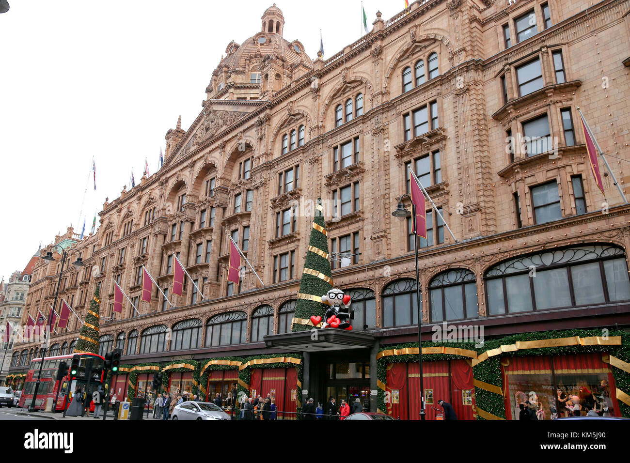Harrods christmas display hi-res stock photography and images - Alamy